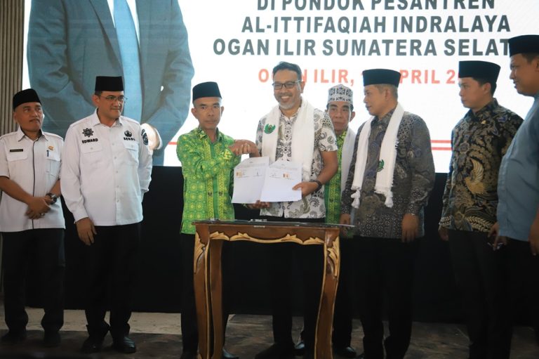 Sekda Sumsel Dampingi Wamen Koperasi RI Launching Koperasi Merah Putih ...